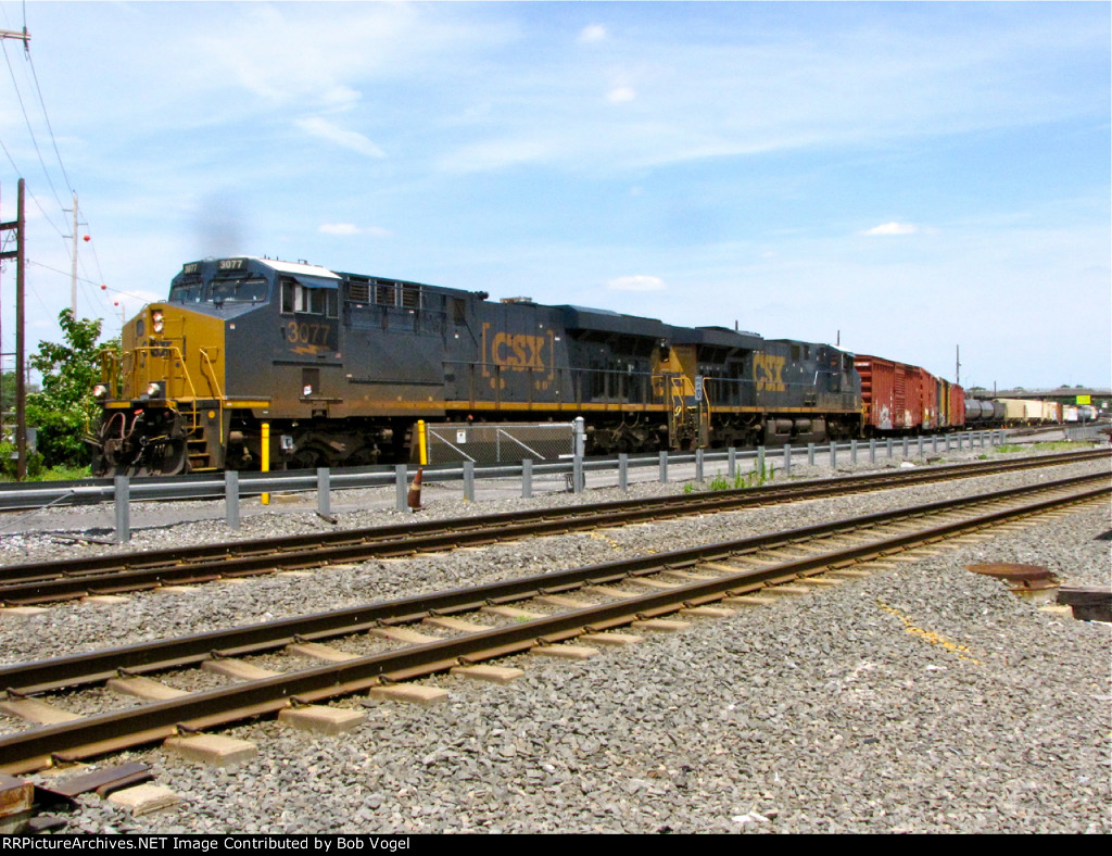 CSX 3077 and 5464